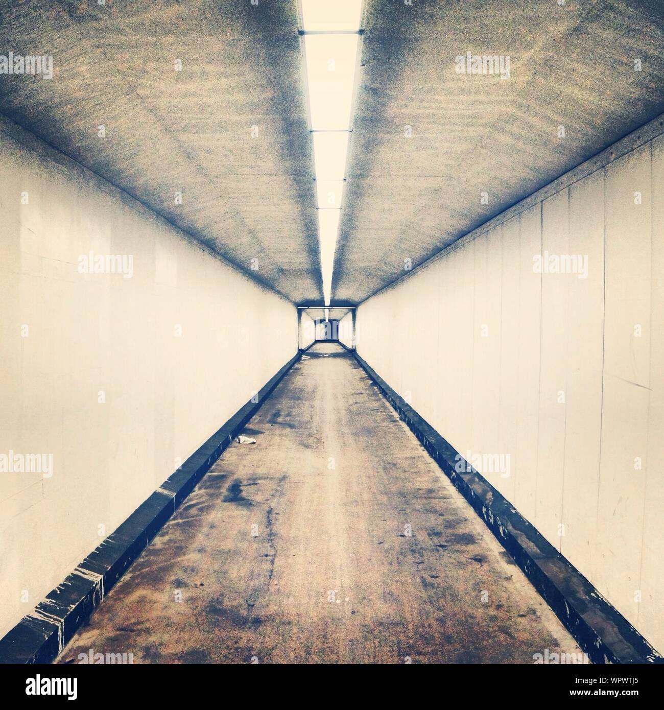 Long walkway and white wall hi-res stock photography and images - Alamy