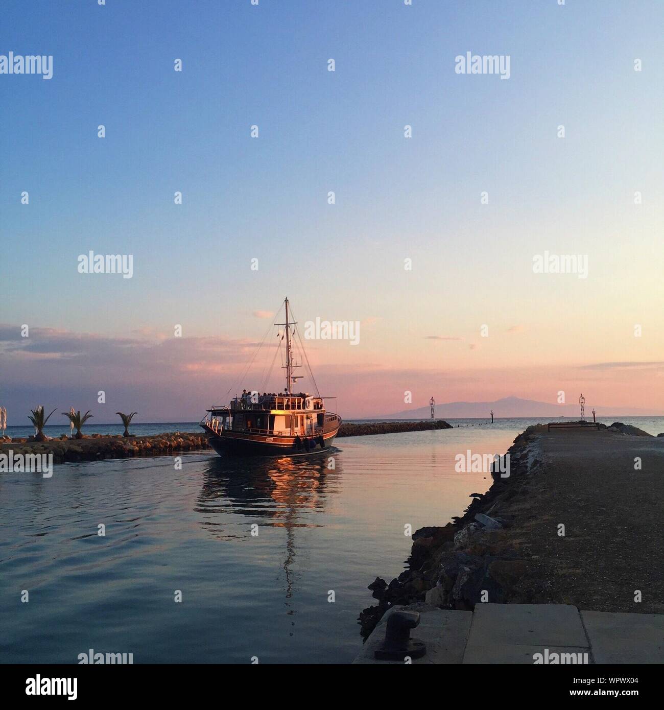 Leaving jetty hi-res stock photography and images - Alamy