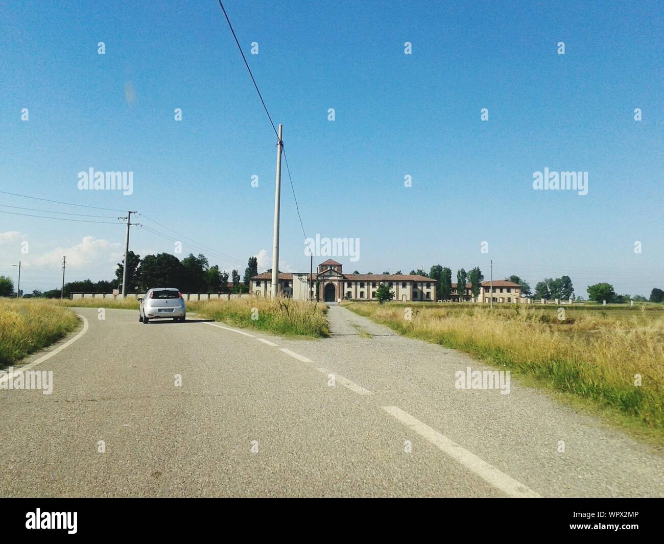 Car rural hi-res stock photography and images - Alamy