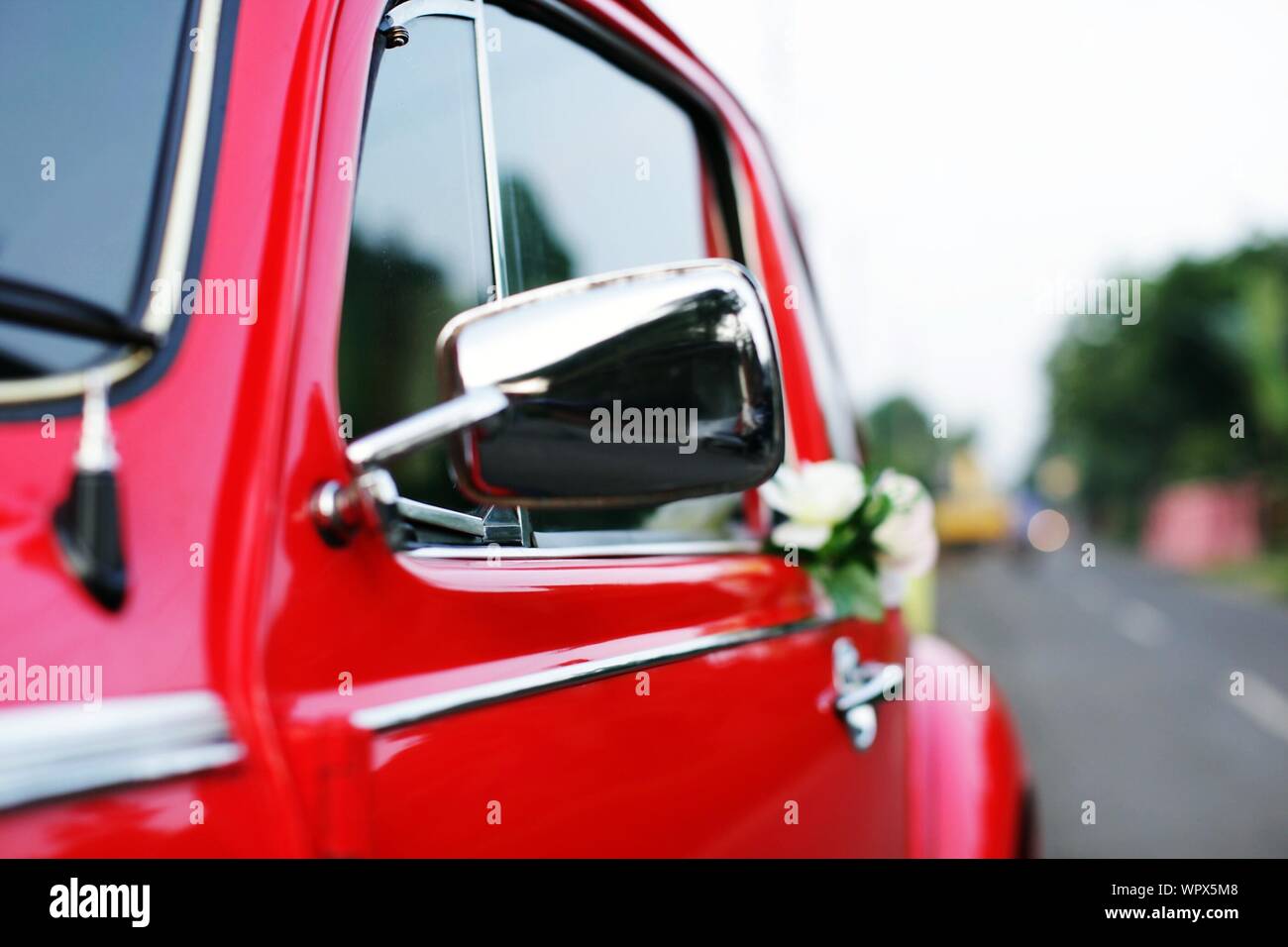 Red wedding car hi-res stock photography and images - Alamy