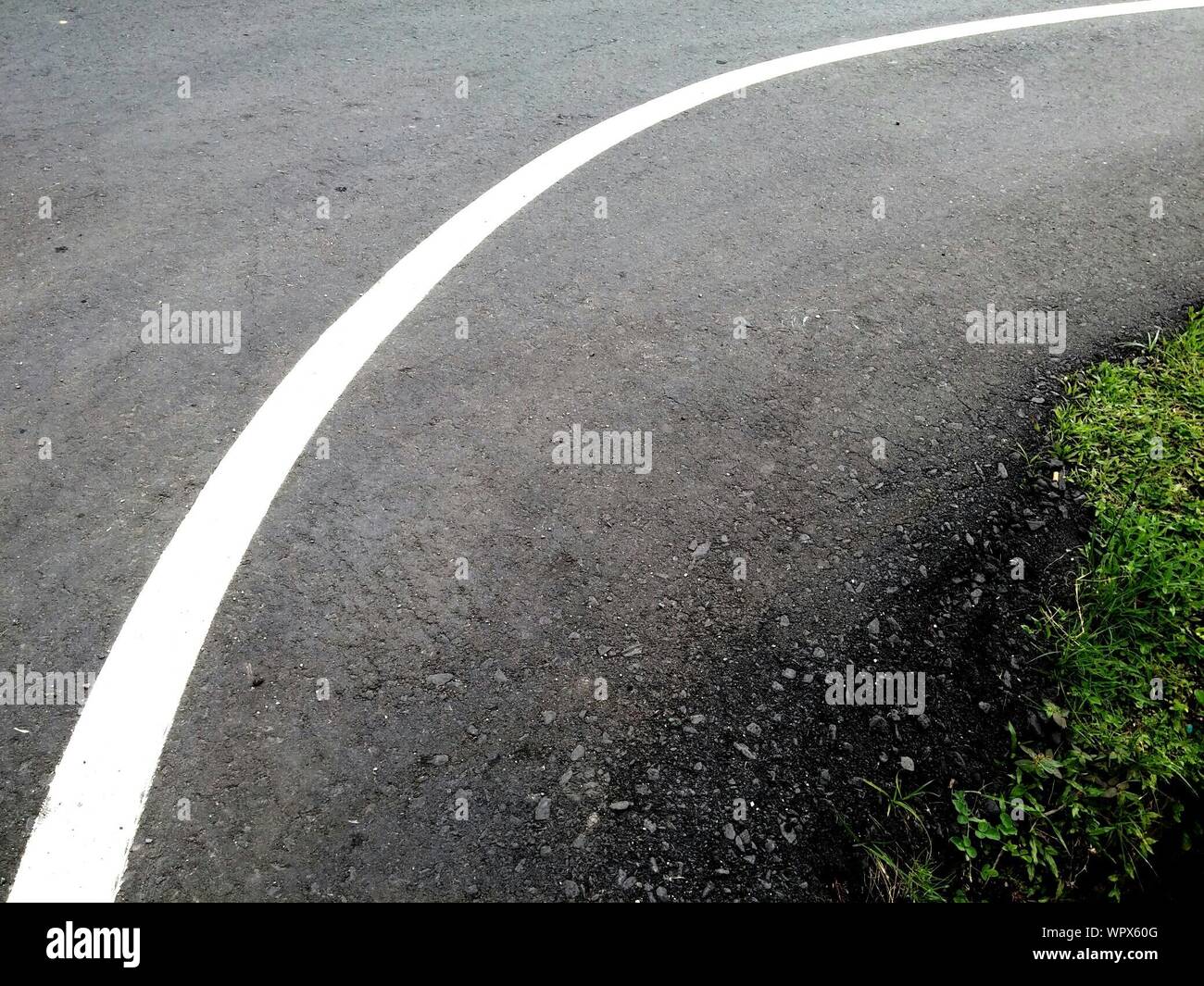 White dividing line hi-res stock photography and images - Alamy