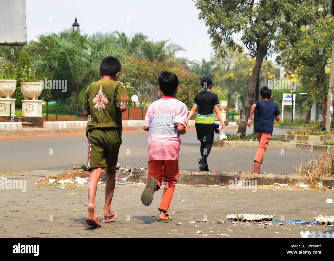 Running boys hi-res stock photography and images - Alamy