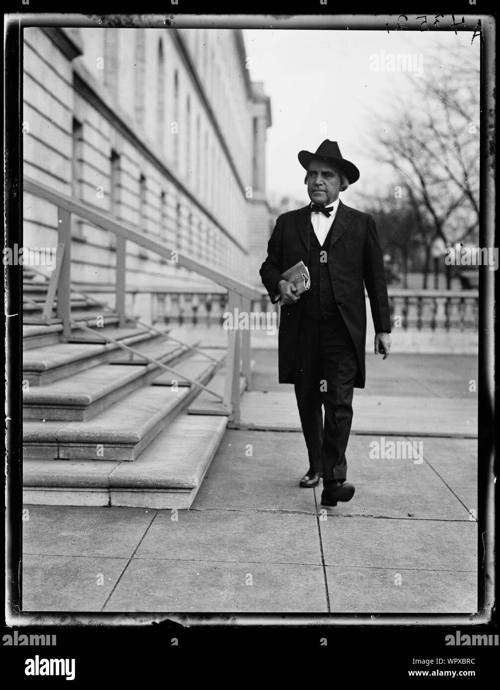 Political office building hi-res stock photography and images - Alamy
