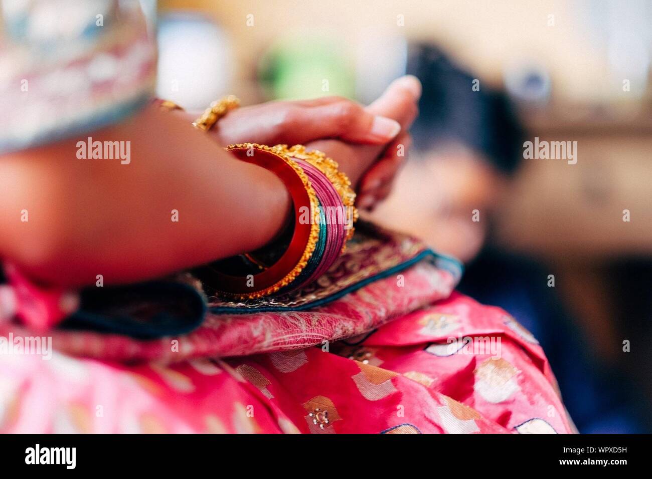 Women hand bangles hi-res stock photography and images - Alamy