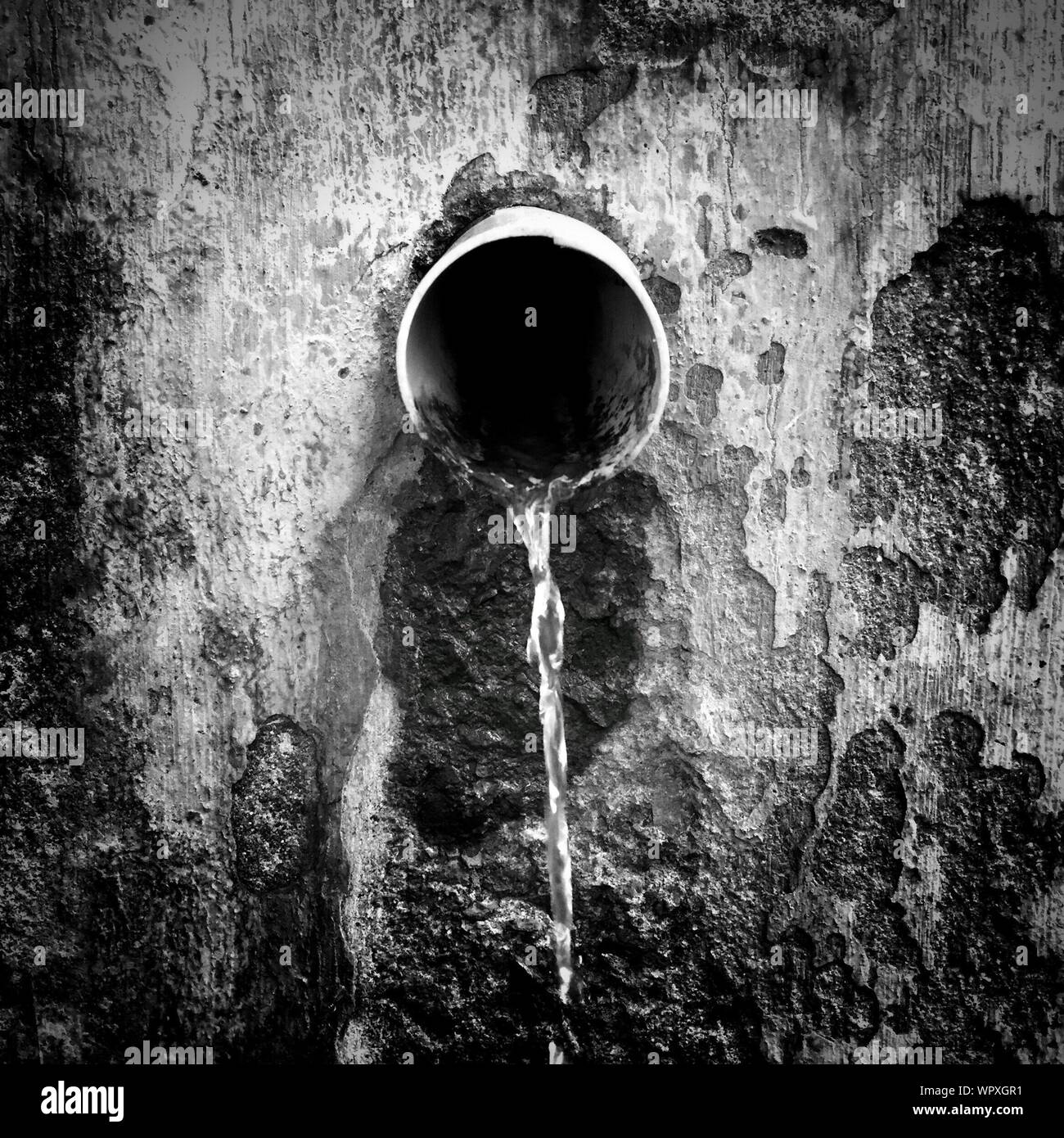 Falling down wall hi-res stock photography and images - Alamy