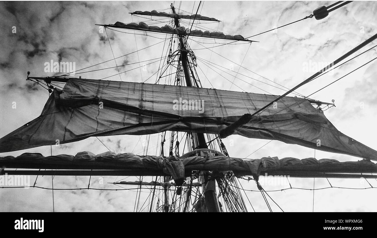 Mast ship hi-res stock photography and images - Alamy