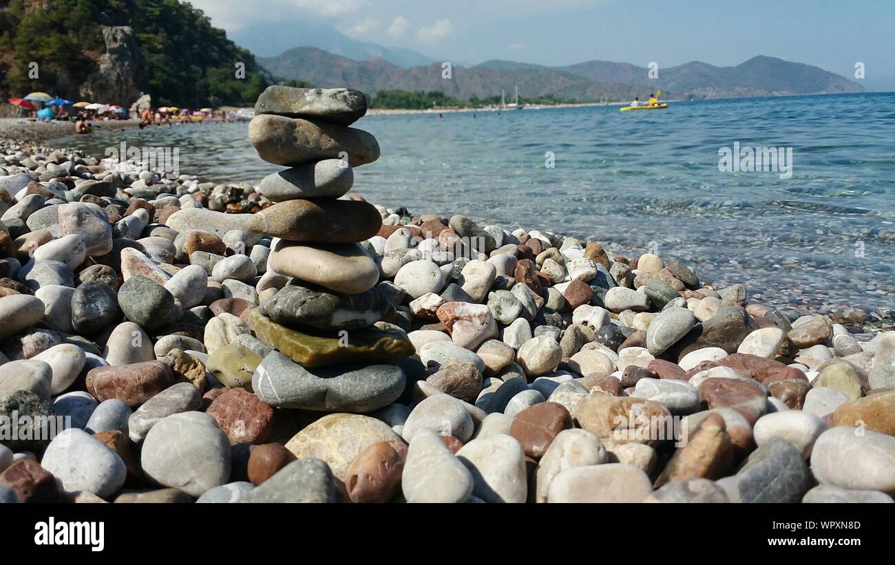 Pile pebbles hi-res stock photography and images - Alamy