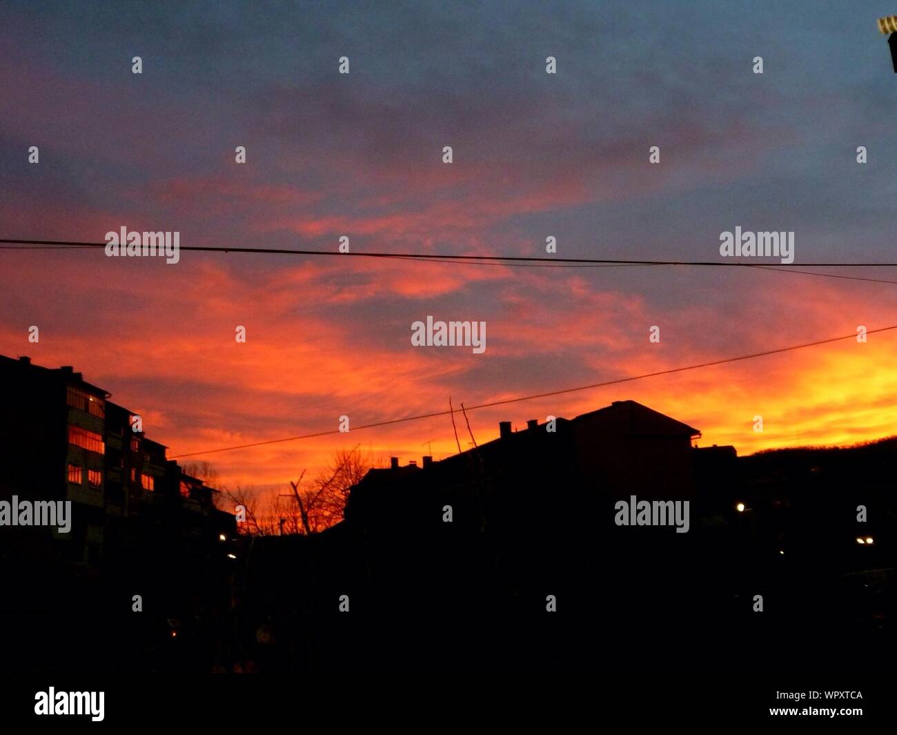 Building silhouette hi-res stock photography and images - Alamy