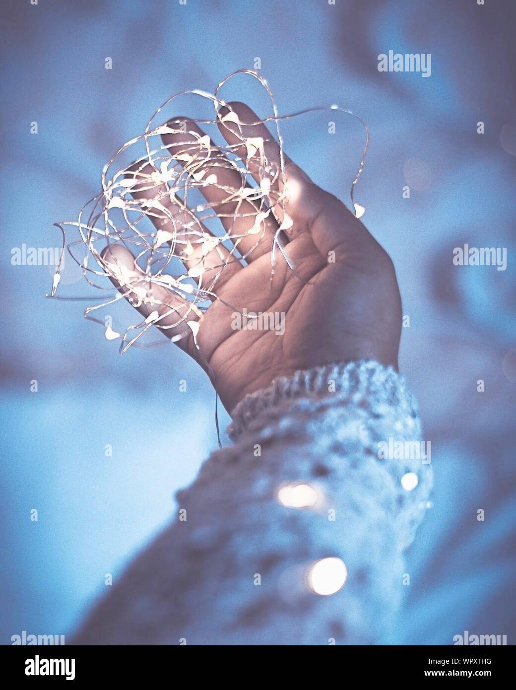 Hand lights hi-res stock photography and images - Alamy