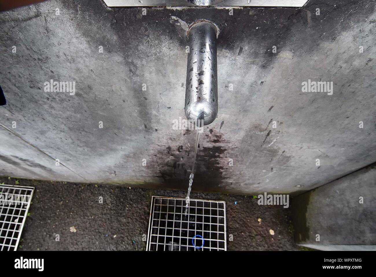 Water out of pipe hi-res stock photography and images - Alamy