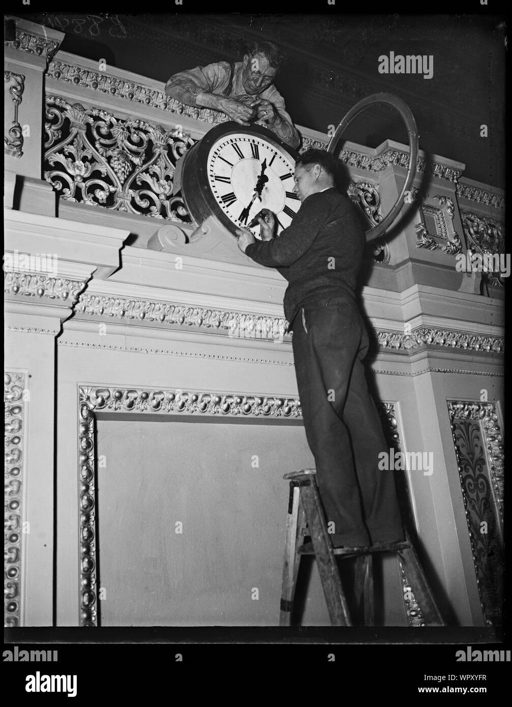 Working in u s hi-res stock photography and images - Alamy