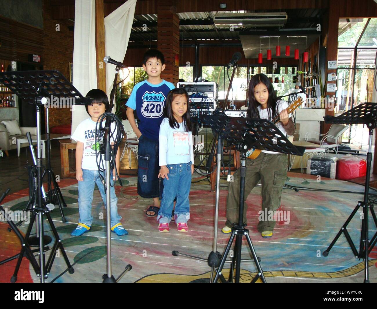 Child on stage hi-res stock photography and images - Alamy