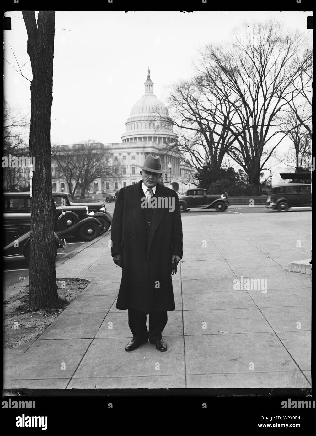 Man; U.S. Capitol in background. Washington, D.C Stock Photo - Alamy