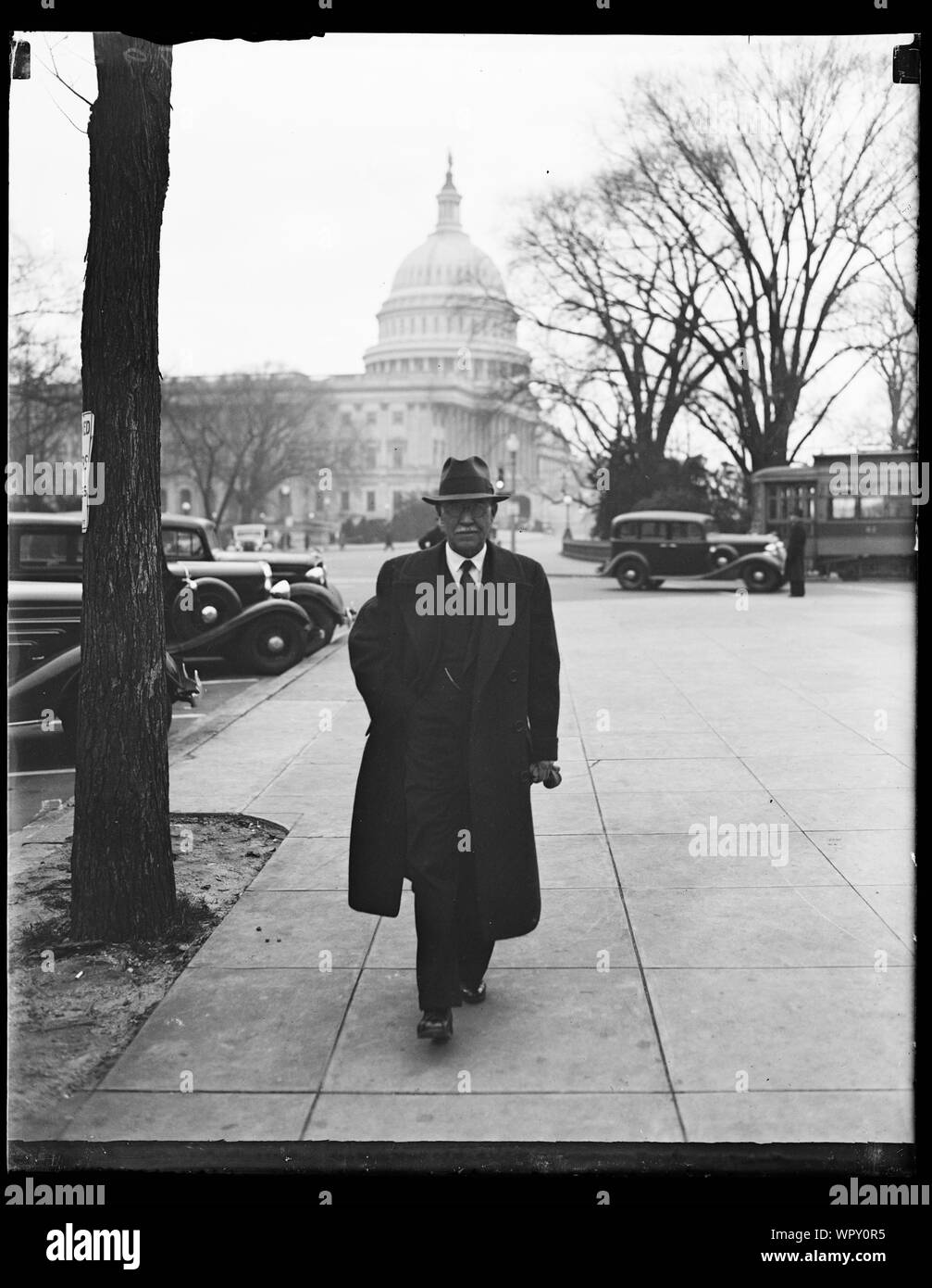 Man; U.S. Capitol in background. Washington, D.C Stock Photo - Alamy