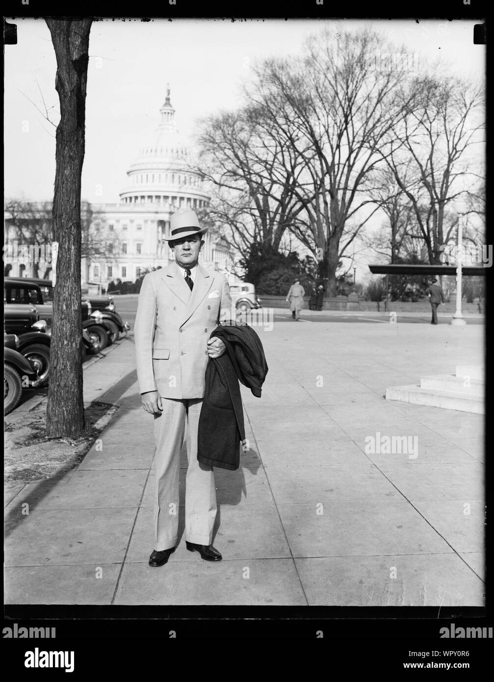 Man; U.S. Capitol in background. Washington, D.C Stock Photo - Alamy
