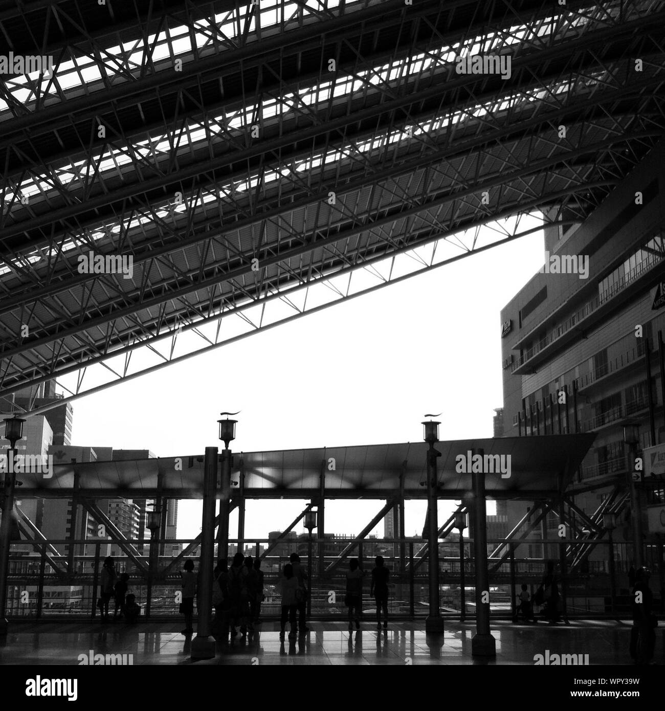 Station canopy hi-res stock photography and images - Alamy