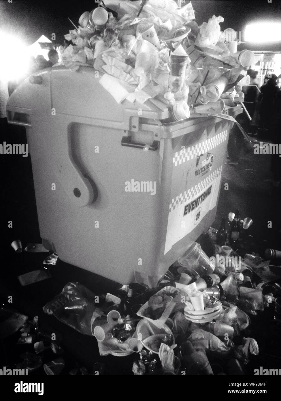 Plastic plate garbage hi-res stock photography and images - Alamy