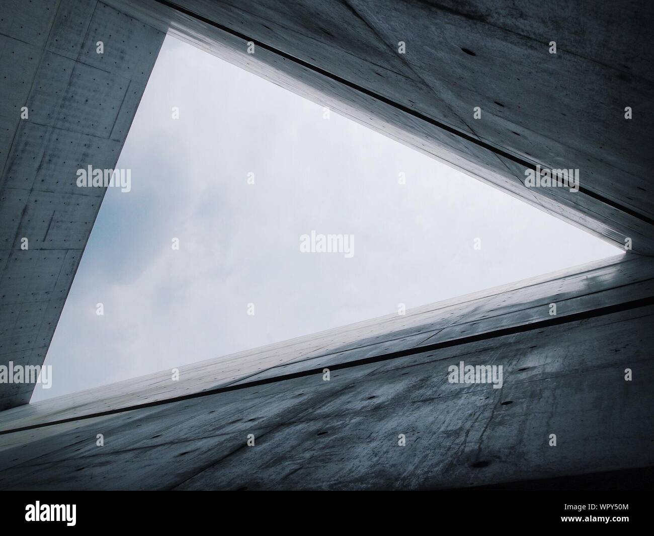 Sculpture triangle hi-res stock photography and images - Alamy