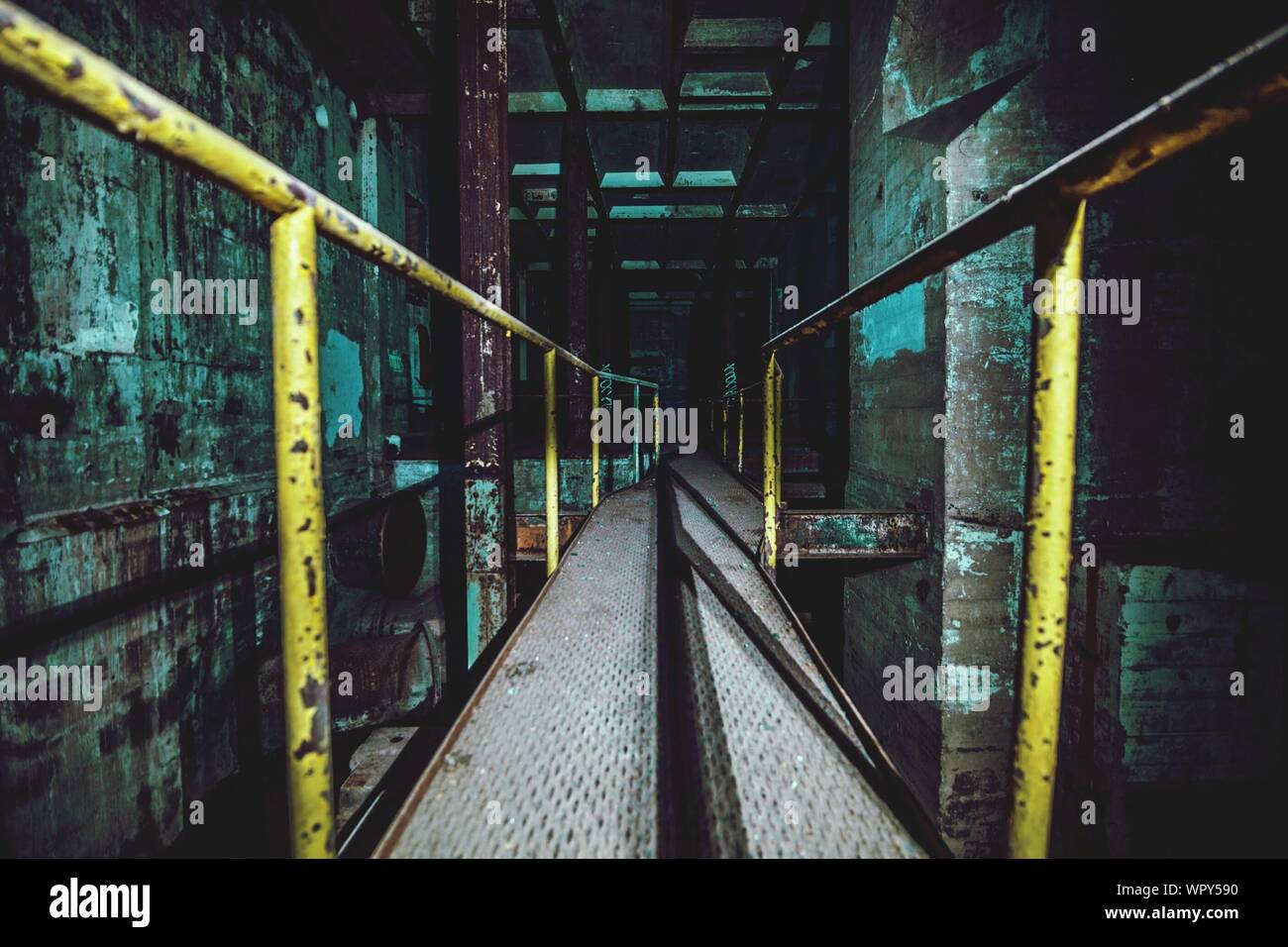 Factory walkway hi-res stock photography and images - Alamy