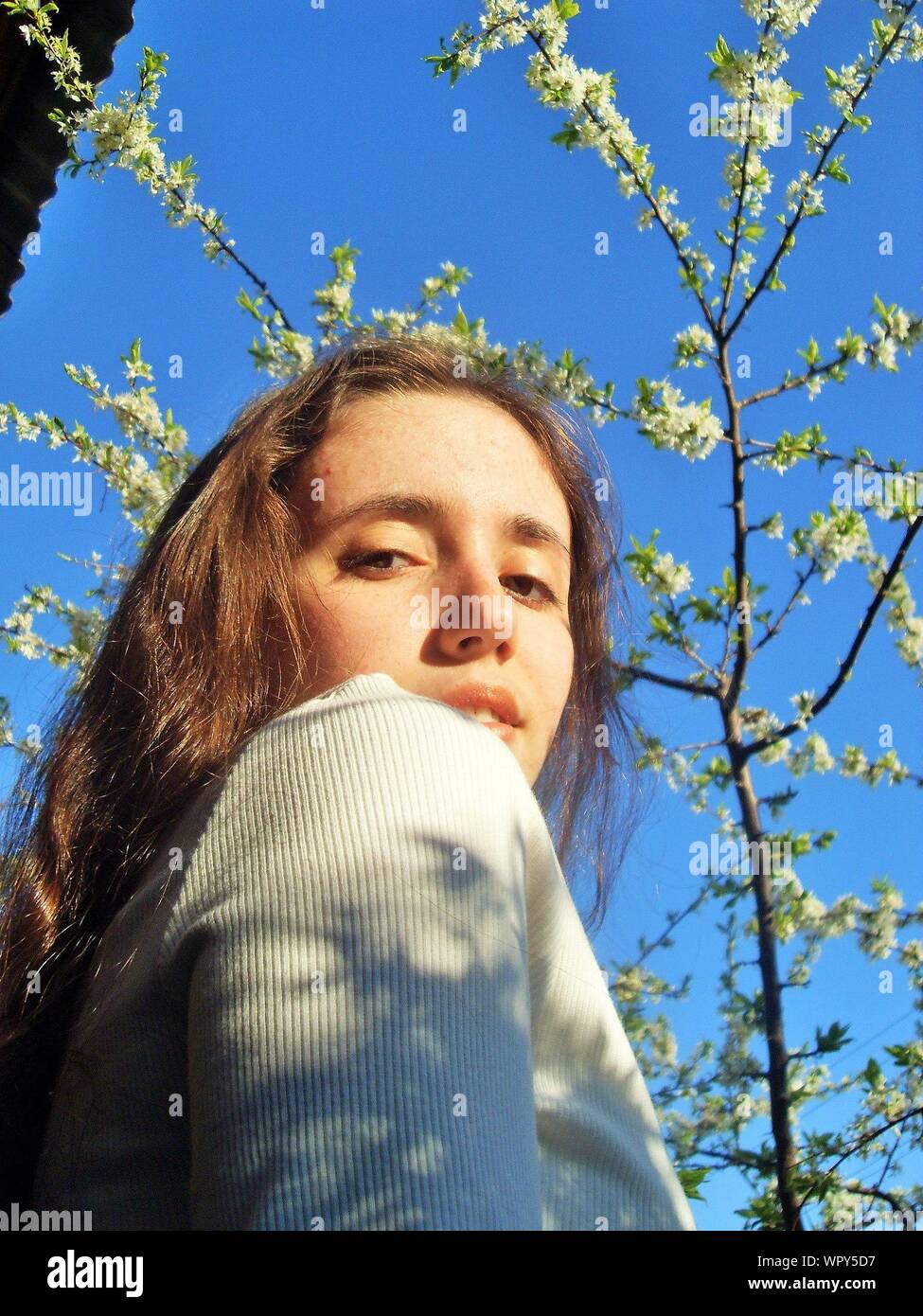 Over the shoulder angle hi-res stock photography and images - Alamy