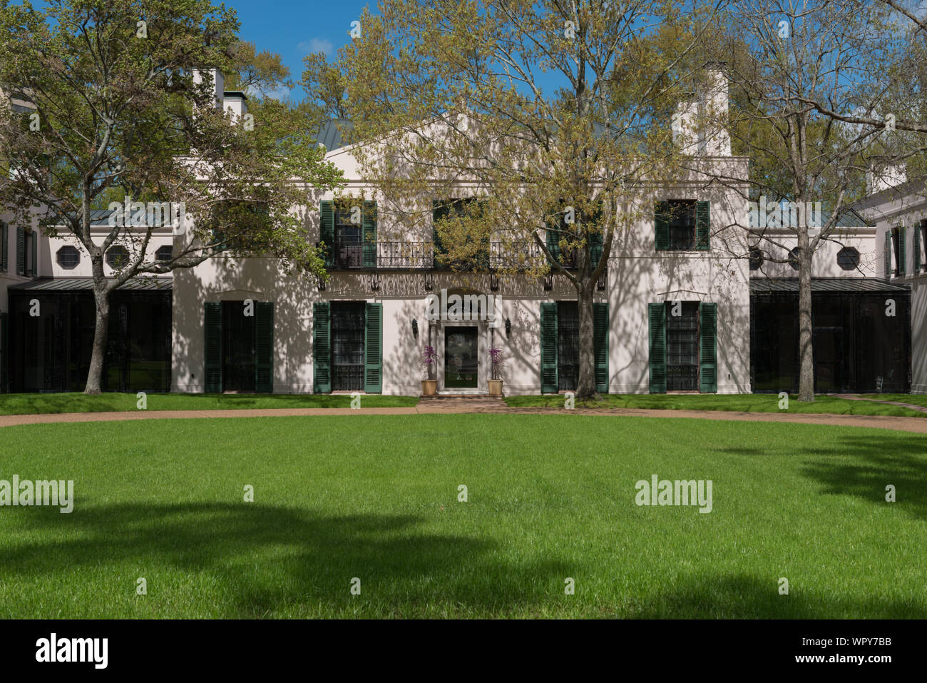 Mansion at the Bayou Bend Collection and Gardens in the River Oaks ...