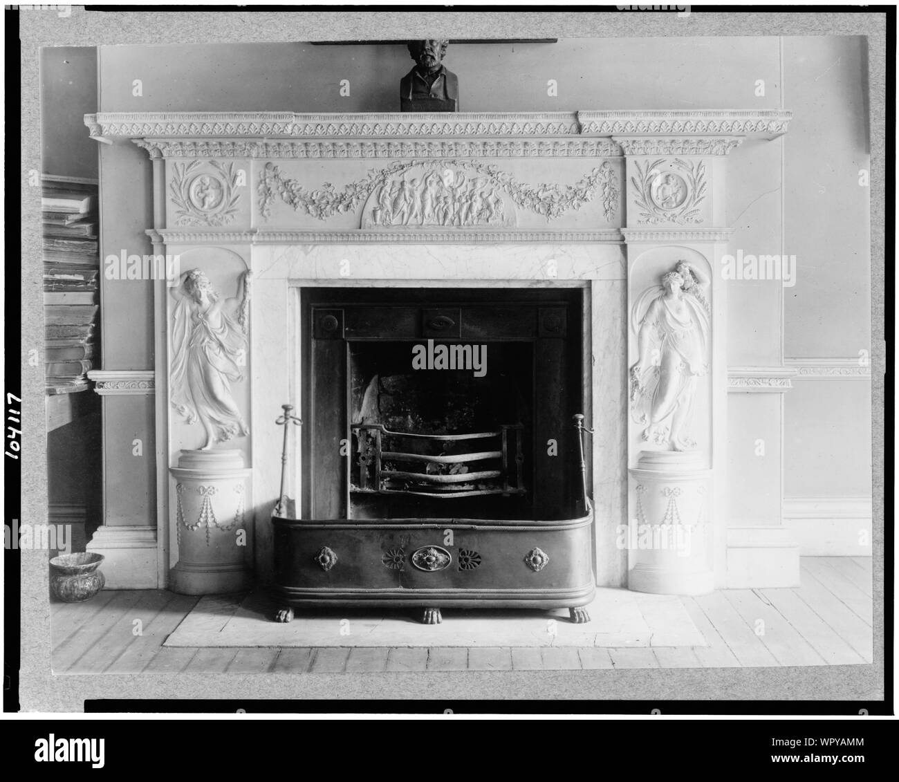 Octagon house fireplace hi-res stock photography and images - Alamy