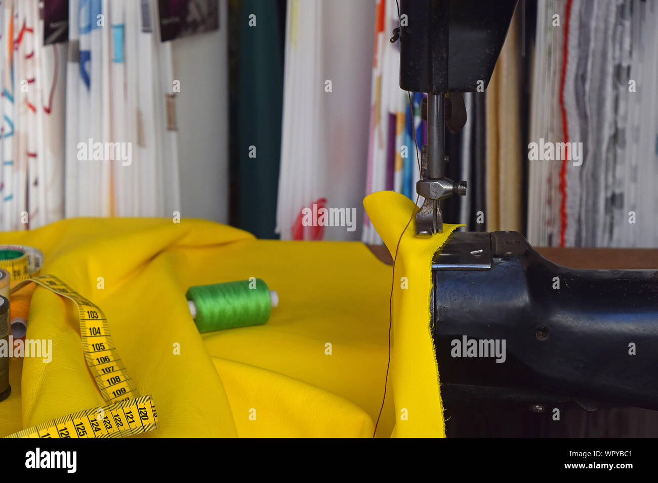 Fabric sewing machine hi-res stock photography and images - Alamy