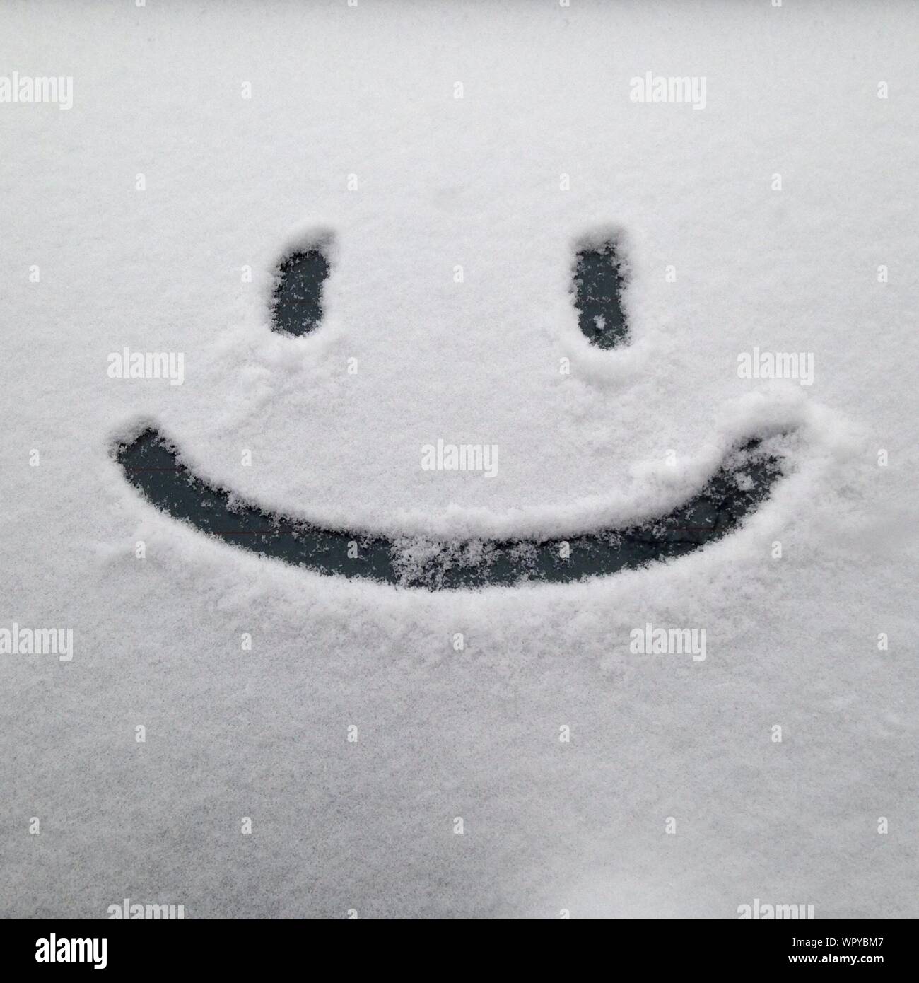 Smiley face snow hi-res stock photography and images - Alamy