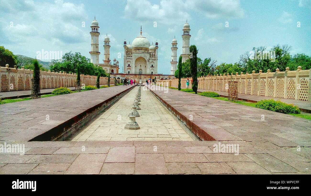 Maqbara hi-res stock photography and images - Alamy
