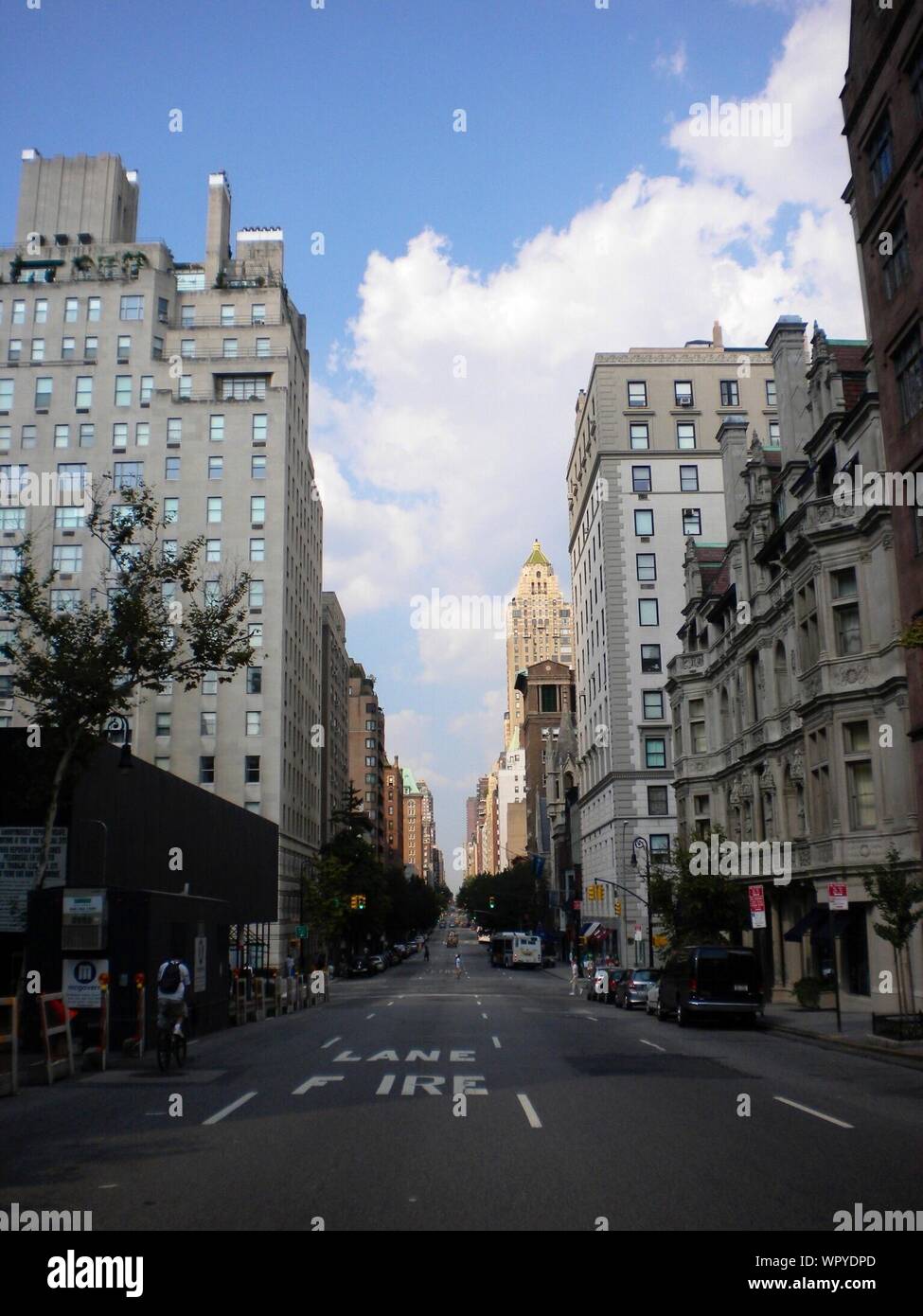 Buildings both sides street architecture hi-res stock photography and ...