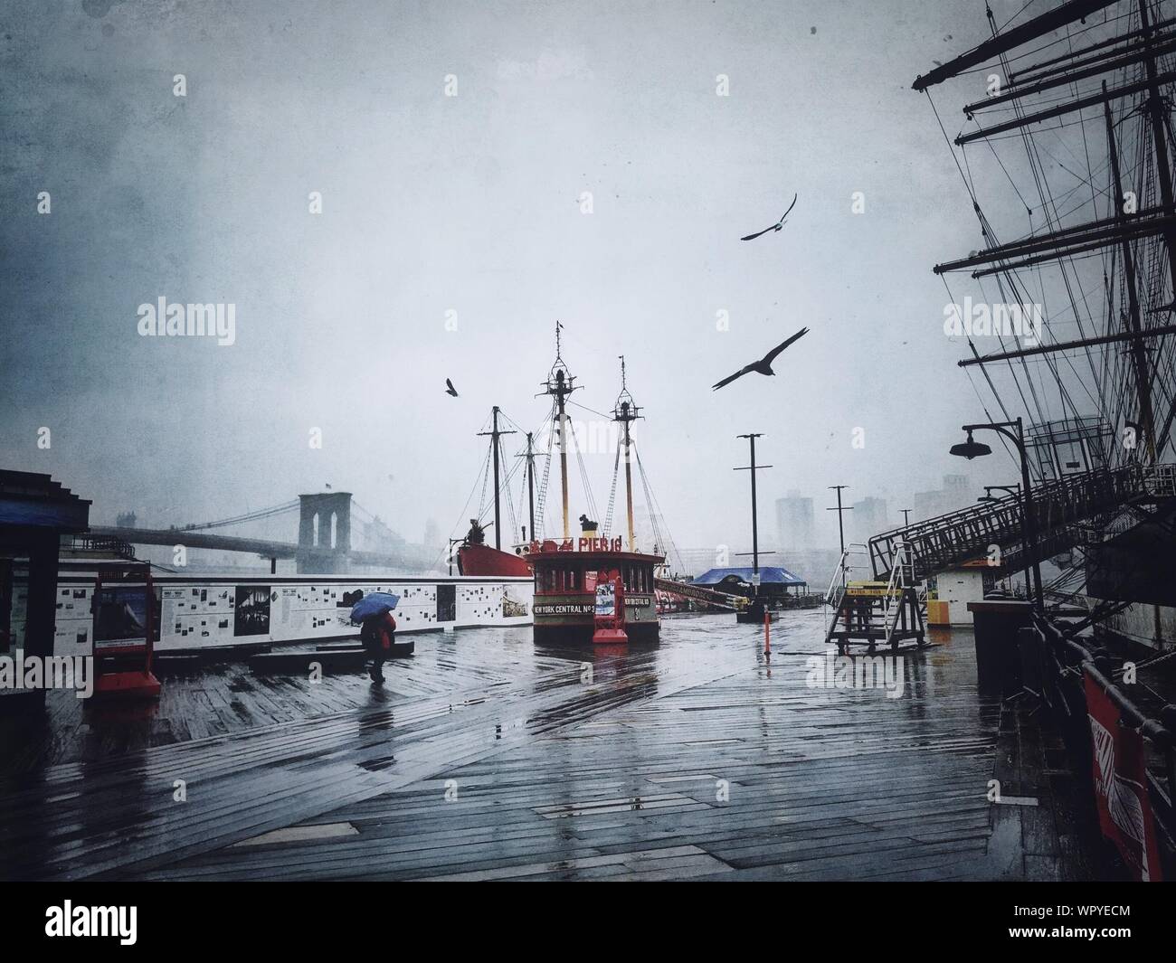 Bridge mast High Resolution Stock Photography and Images - Alamy