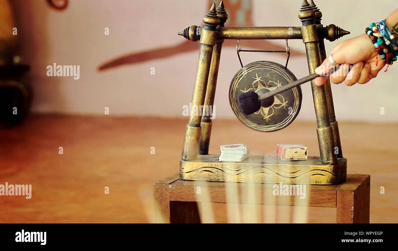 Hand gong hi-res stock photography and images - Alamy