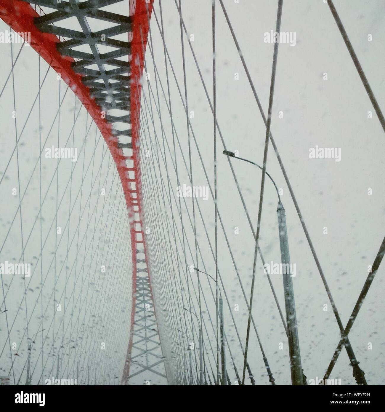 Bridge rain hi-res stock photography and images - Alamy