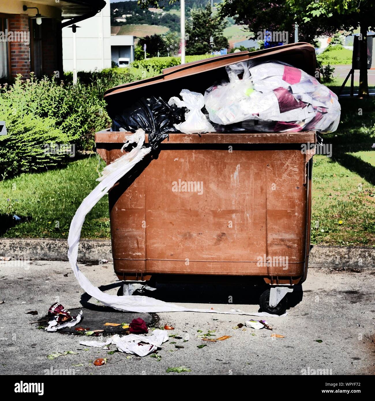 Garbage container hi-res stock photography and images - Alamy