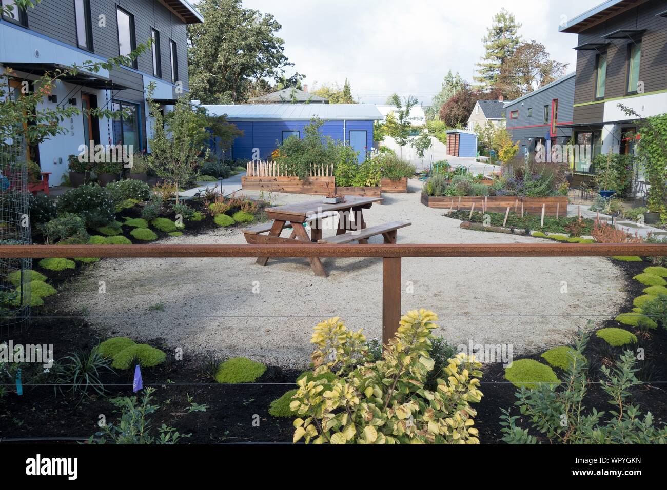 Communal garden hi-res stock photography and images - Alamy