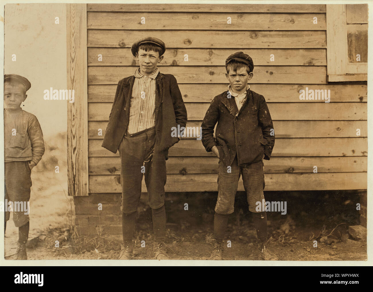 Maple Mills, Dillon, S.C. Lonnie Baker (tallest). Has doffed 4 years ...