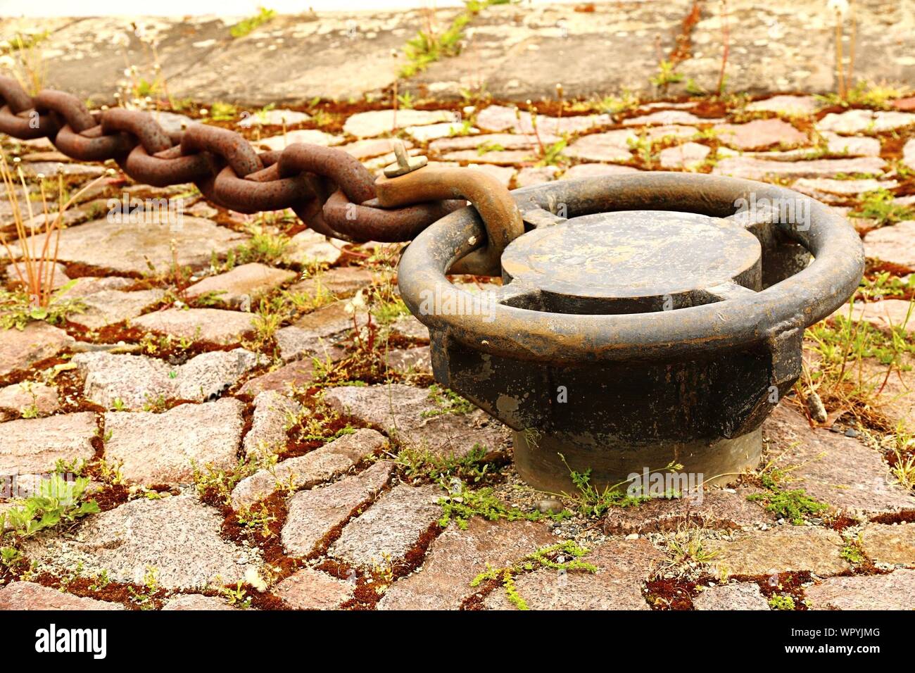 Chain structure hi-res stock photography and images - Alamy
