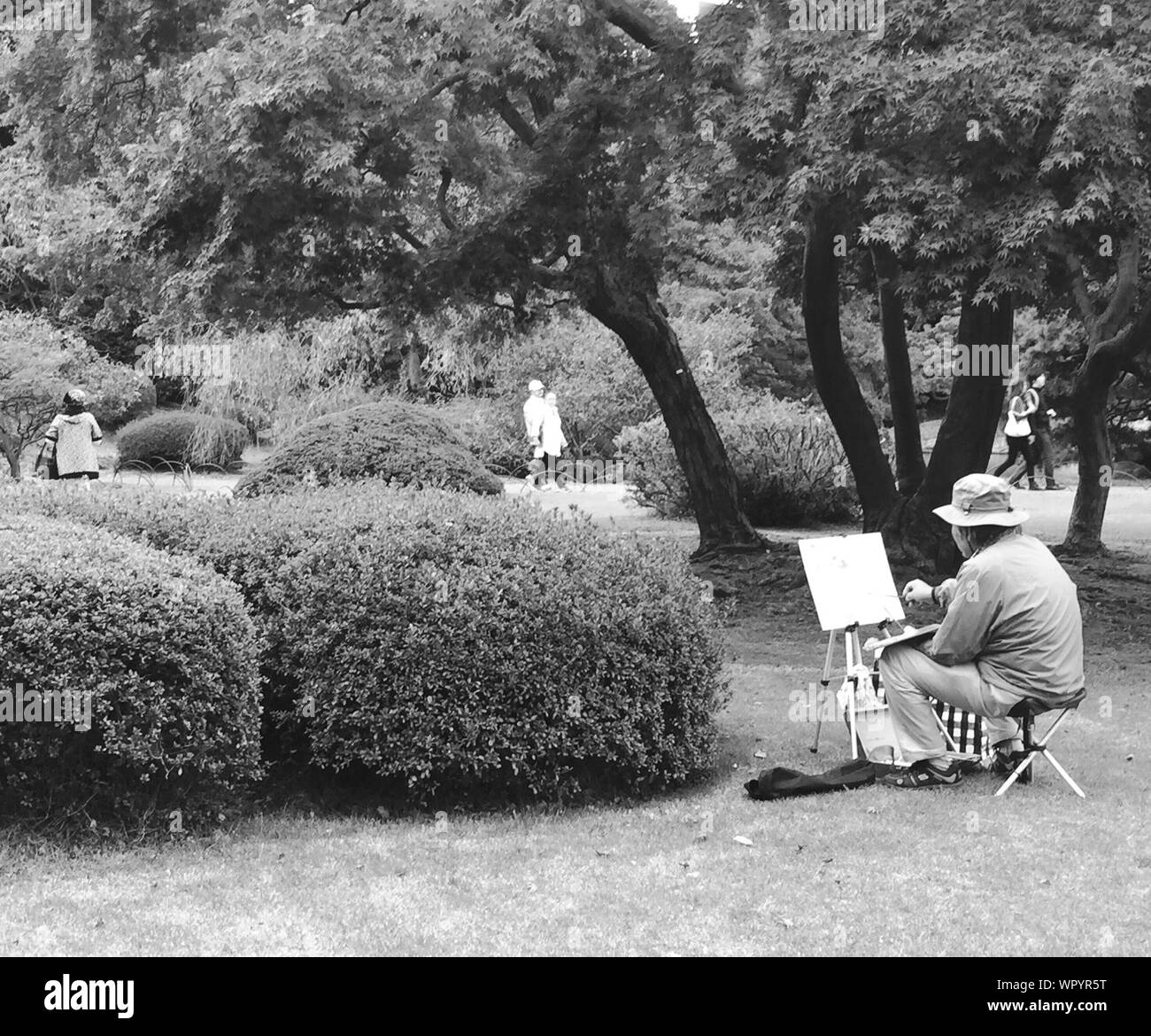 Drawing outdoors Black and White Stock Photos & Images - Alamy