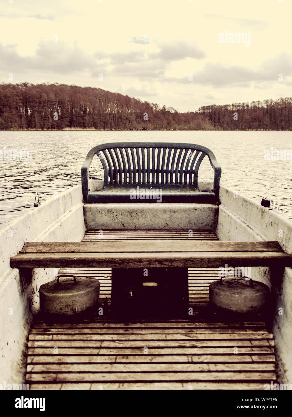 Empty row boat hi-res stock photography and images - Alamy