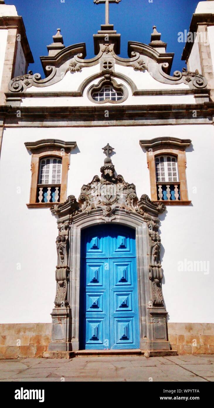 Church people at door hi-res stock photography and images - Alamy