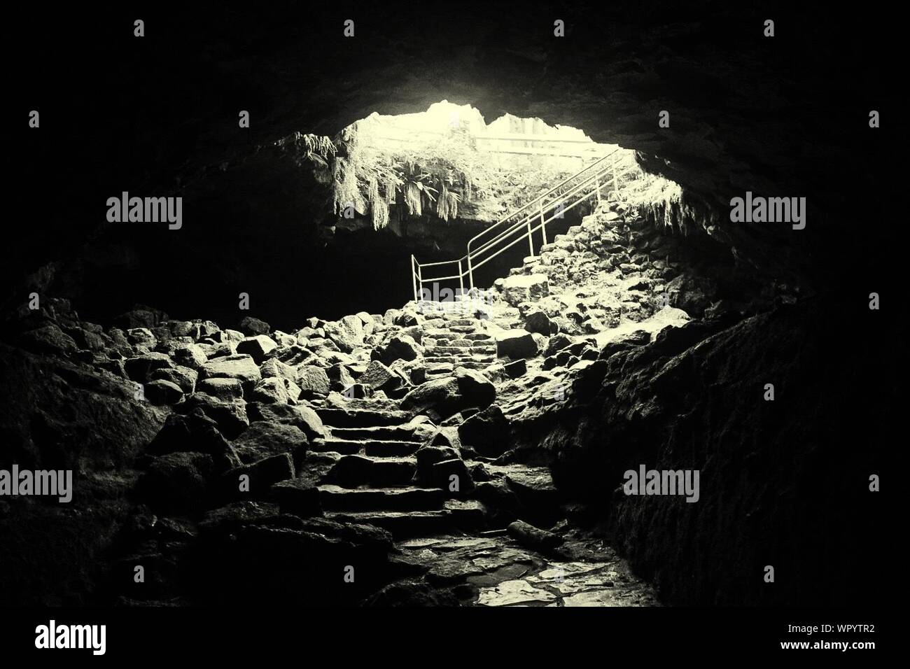 Empty cave hi-res stock photography and images - Alamy