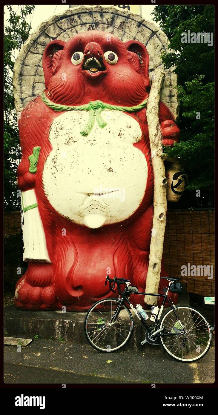 Statue and bicycle hi-res stock photography and images - Alamy