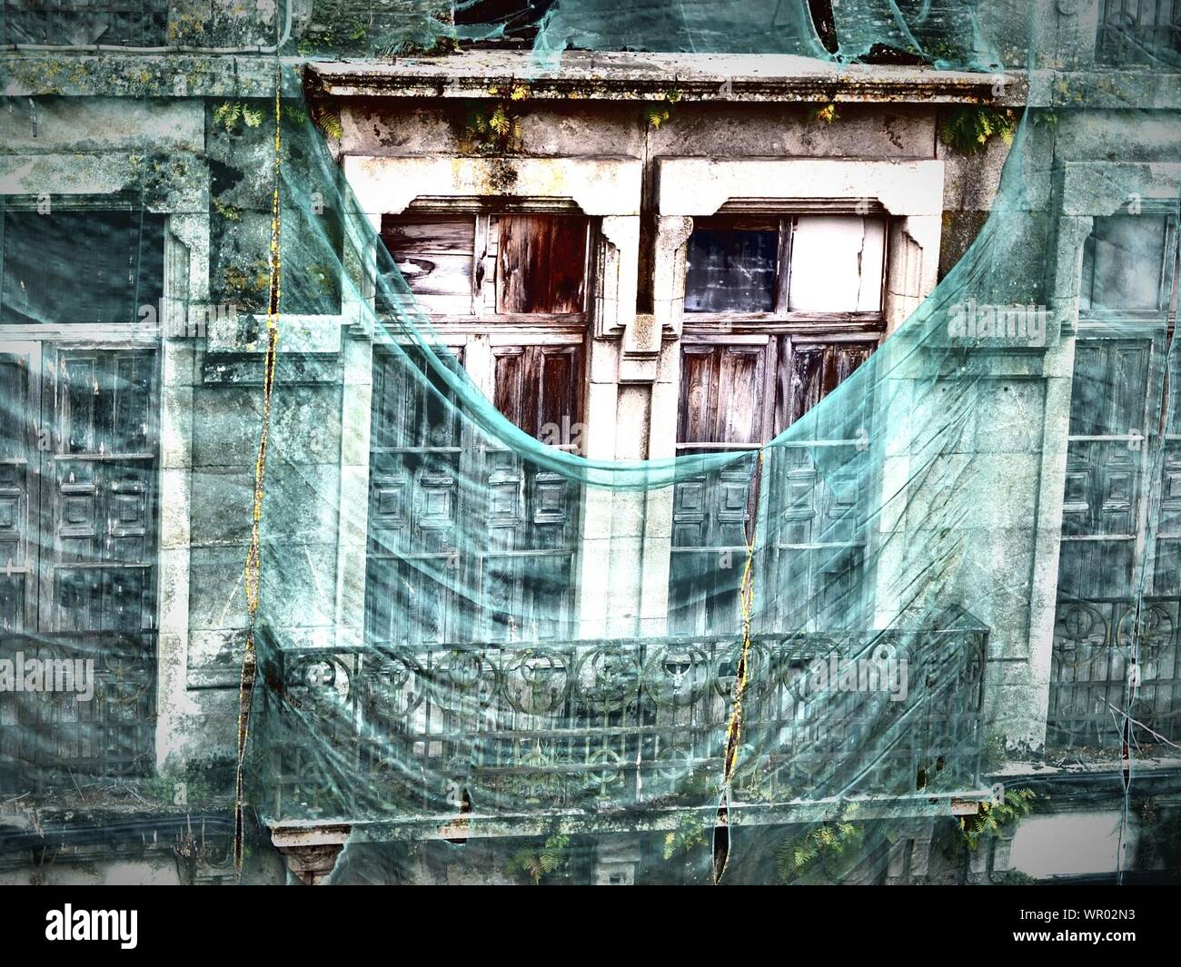 Under construction building covered fabric hi-res stock photography and ...