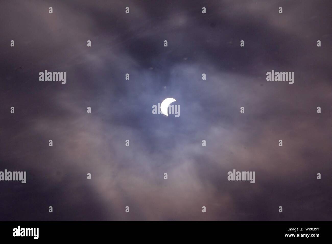 Moon with no clouds hi-res stock photography and images - Alamy