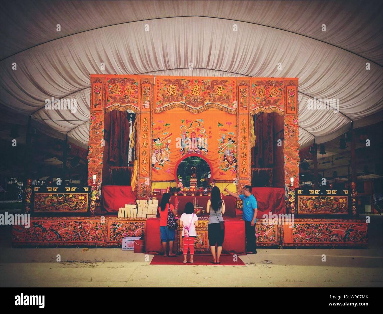 Family praying temple hi-res stock photography and images - Alamy