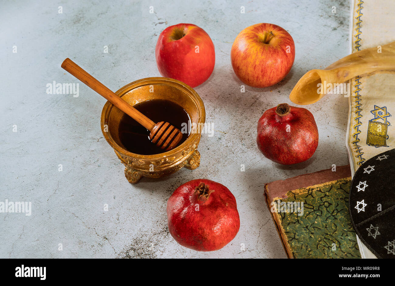 Pomegranate and honey for traditional holiday symbols rosh hashanah ...