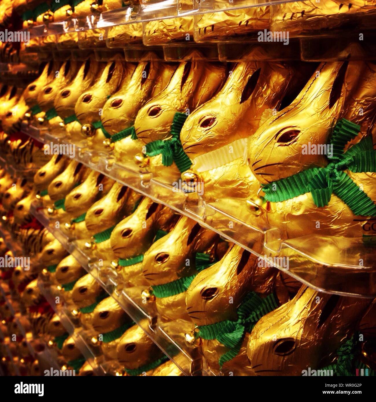 Gold bunnies hi-res stock photography and images - Alamy