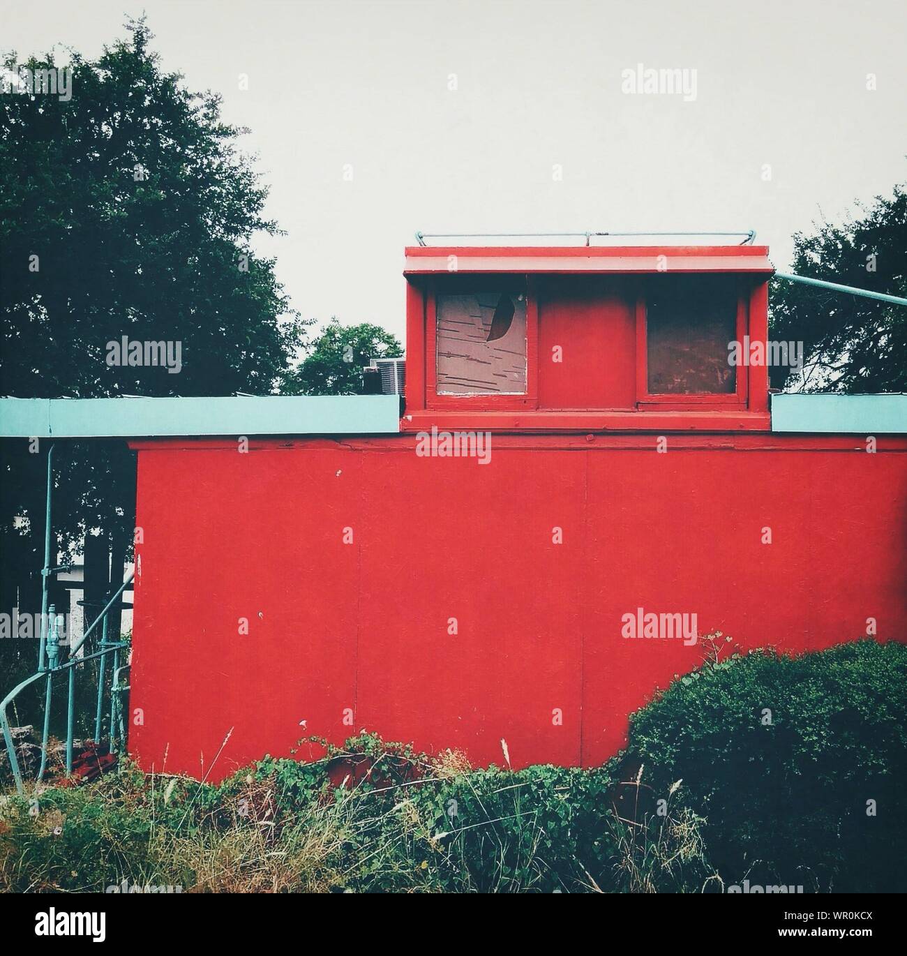 Small red hut hi-res stock photography and images - Alamy