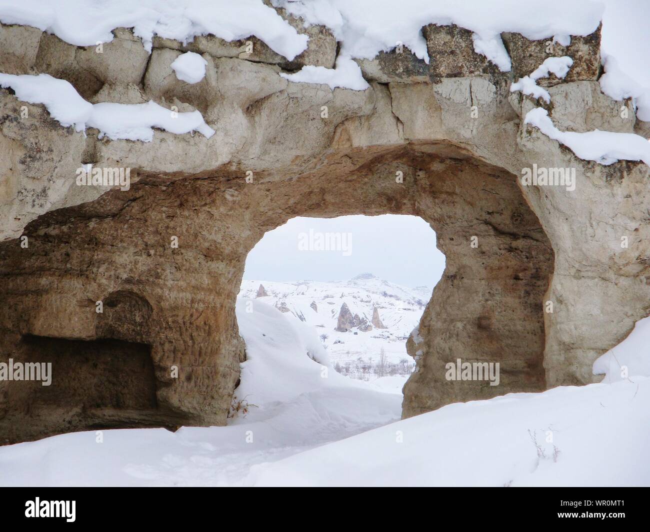 Snow arch hi-res stock photography and images - Alamy