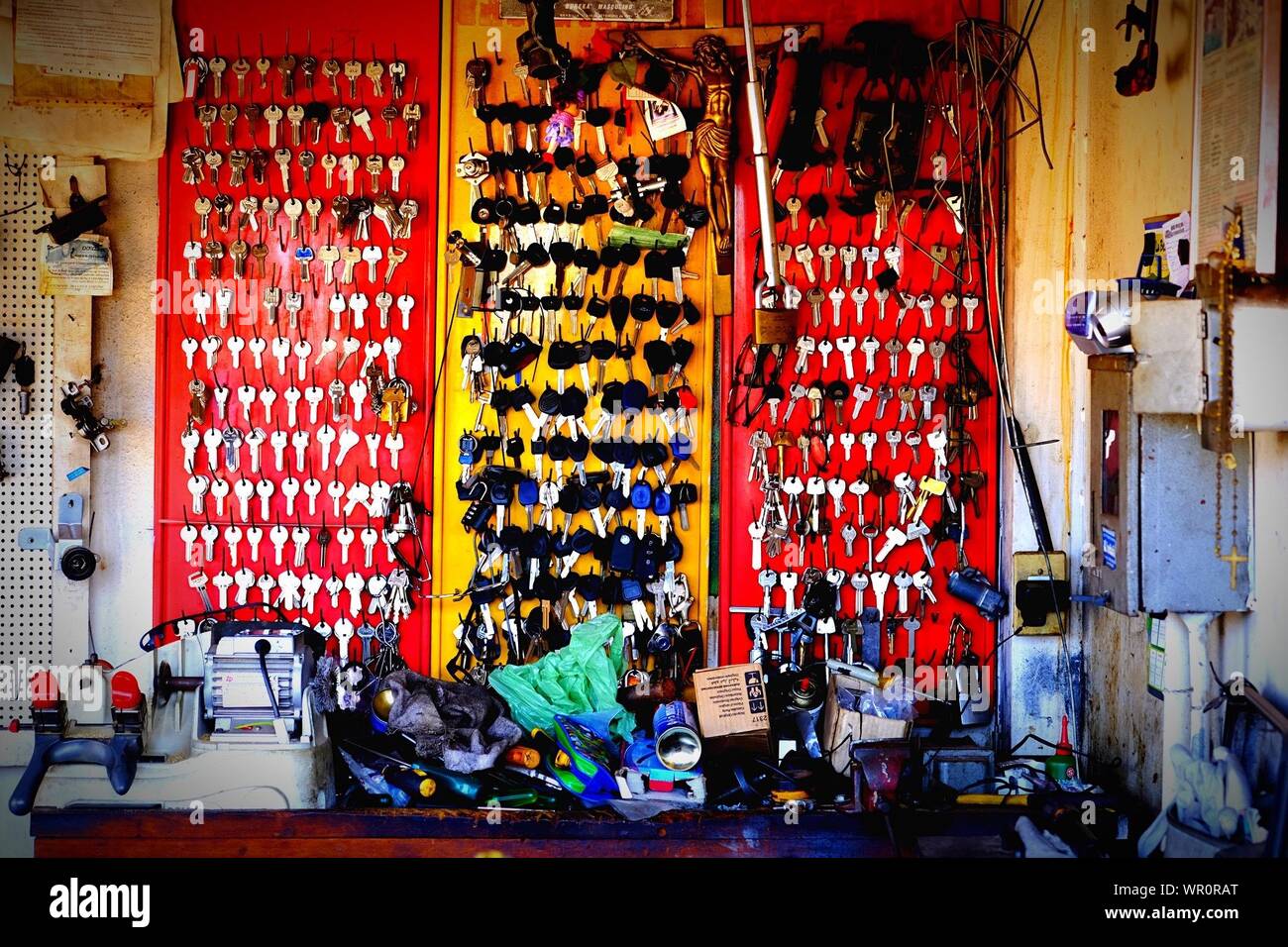 Locksmiths hi-res stock photography and images - Alamy